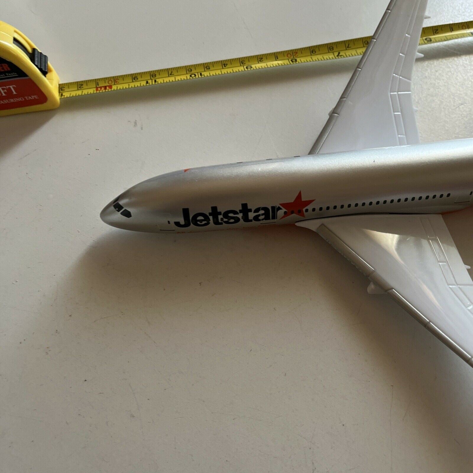 Jetstar Boeing 787-8 Model Airplane 28cm VH-VKA – Retro Unit
