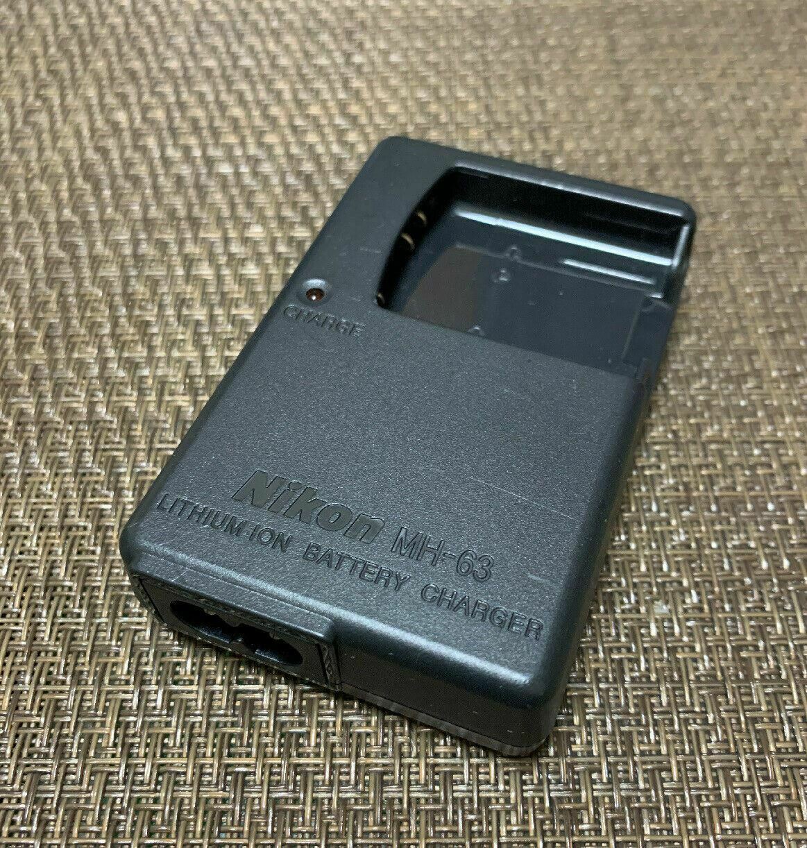 Genuine Nikon MH-63 Battery Charger for Nikon EN-EL10 Lithium-ion Batt – Retro Unit