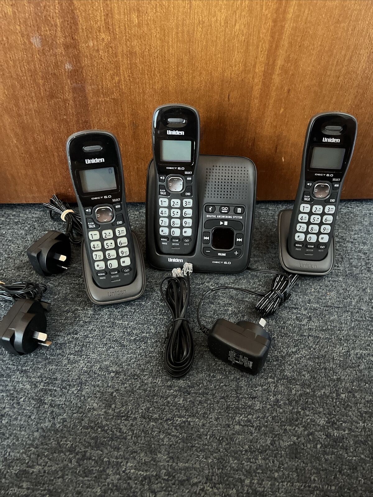 Uniden DECT1635+3 Digital Answering Machine Cordless Phone with 3 Hand ...