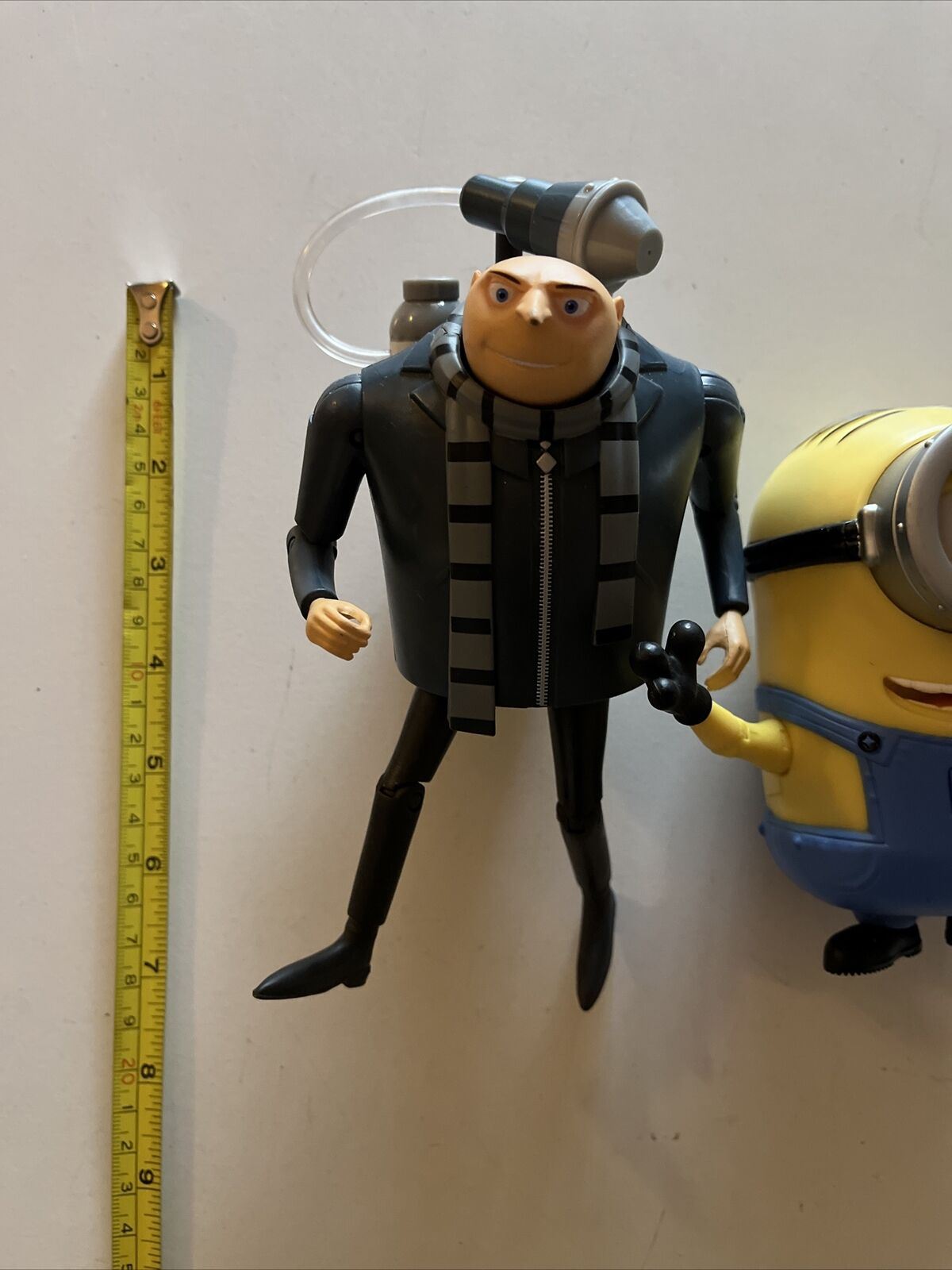 Gru Deluxe Action Figure with H2O Shooter 6" & Minions Stuart 5" Think ...