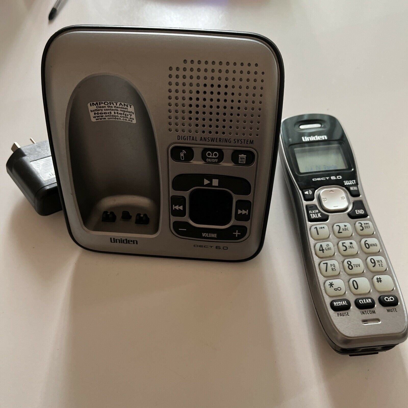 Uniden DECT1735 Cordless Telephone System 1 Handset Digital Answering ...