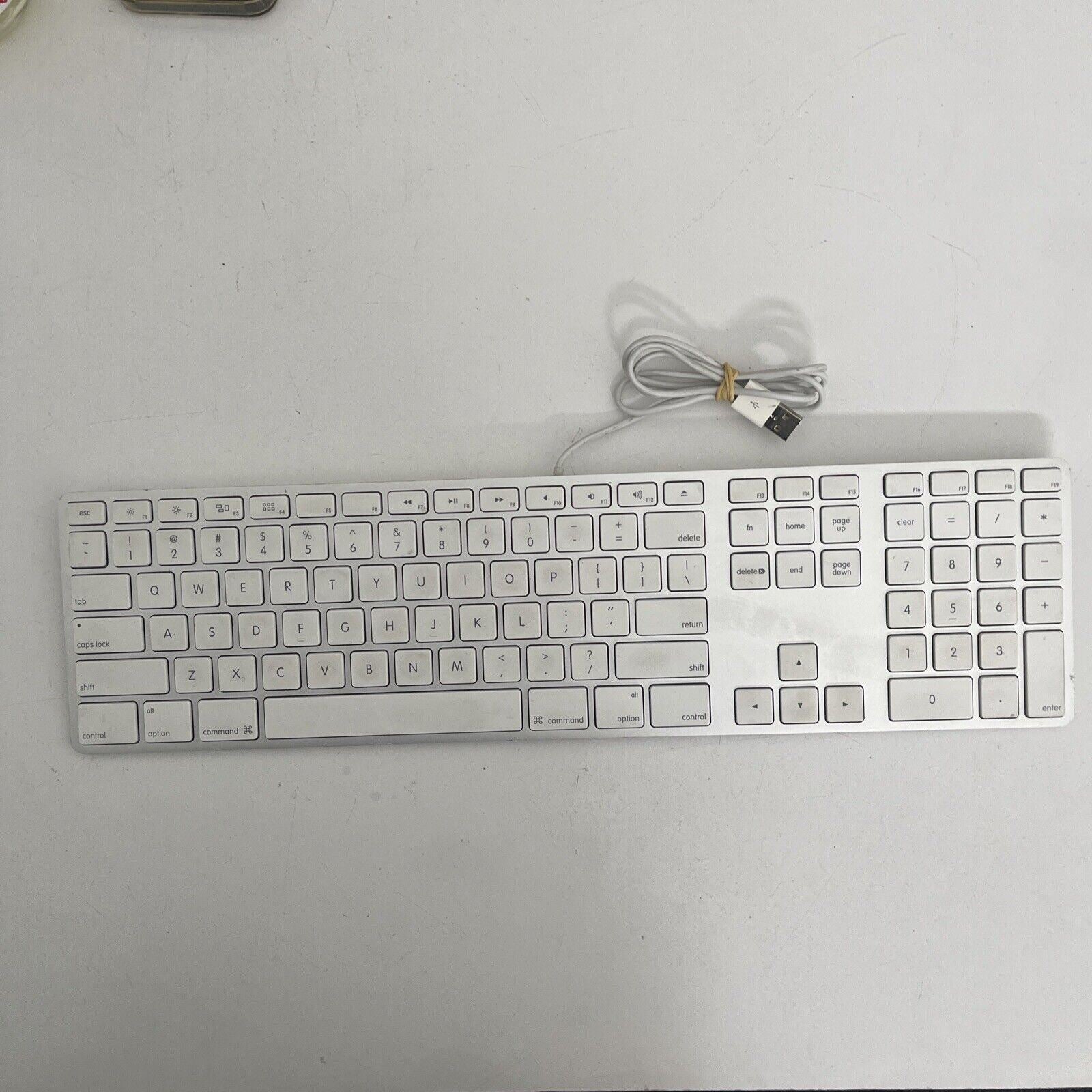 Apple Wired USB Keyboard with Numeric Keypad Model A1243 Mb110ll/a ...