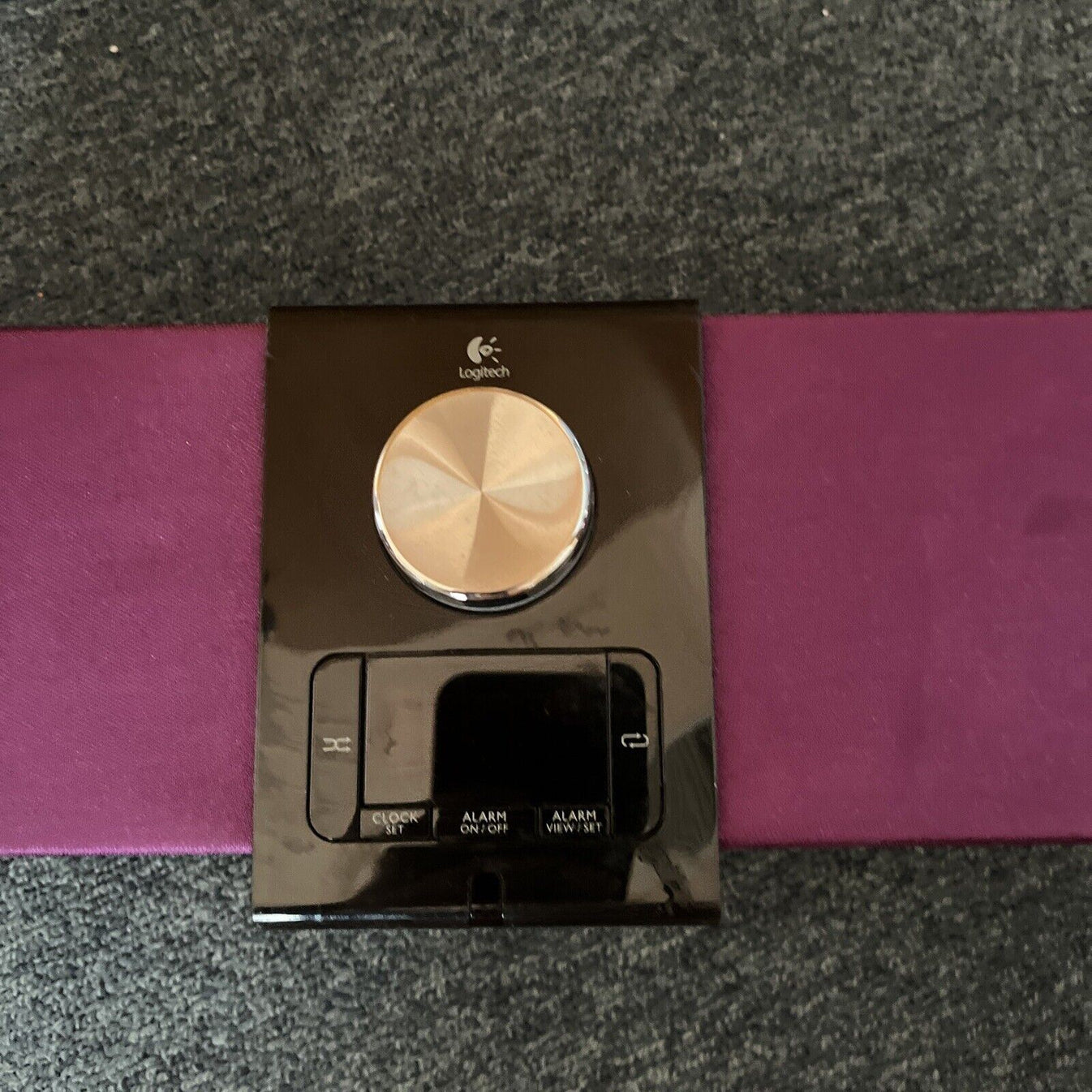 Logitech Pure-Fi Express Plus 30-Pin iPod Dock Speaker Alarm Clock S-0 ...