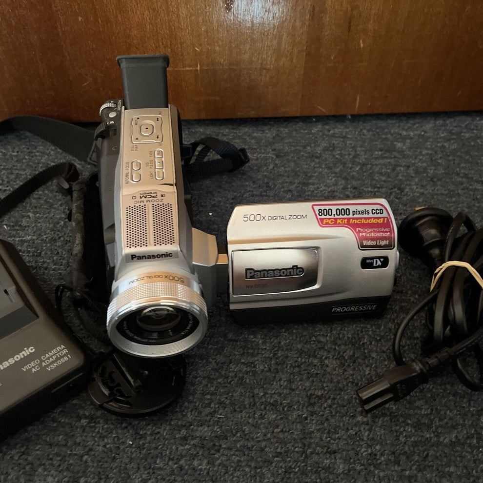 Panasonic NV-DS30 MiniDV Video Camcorder – Retro Unit