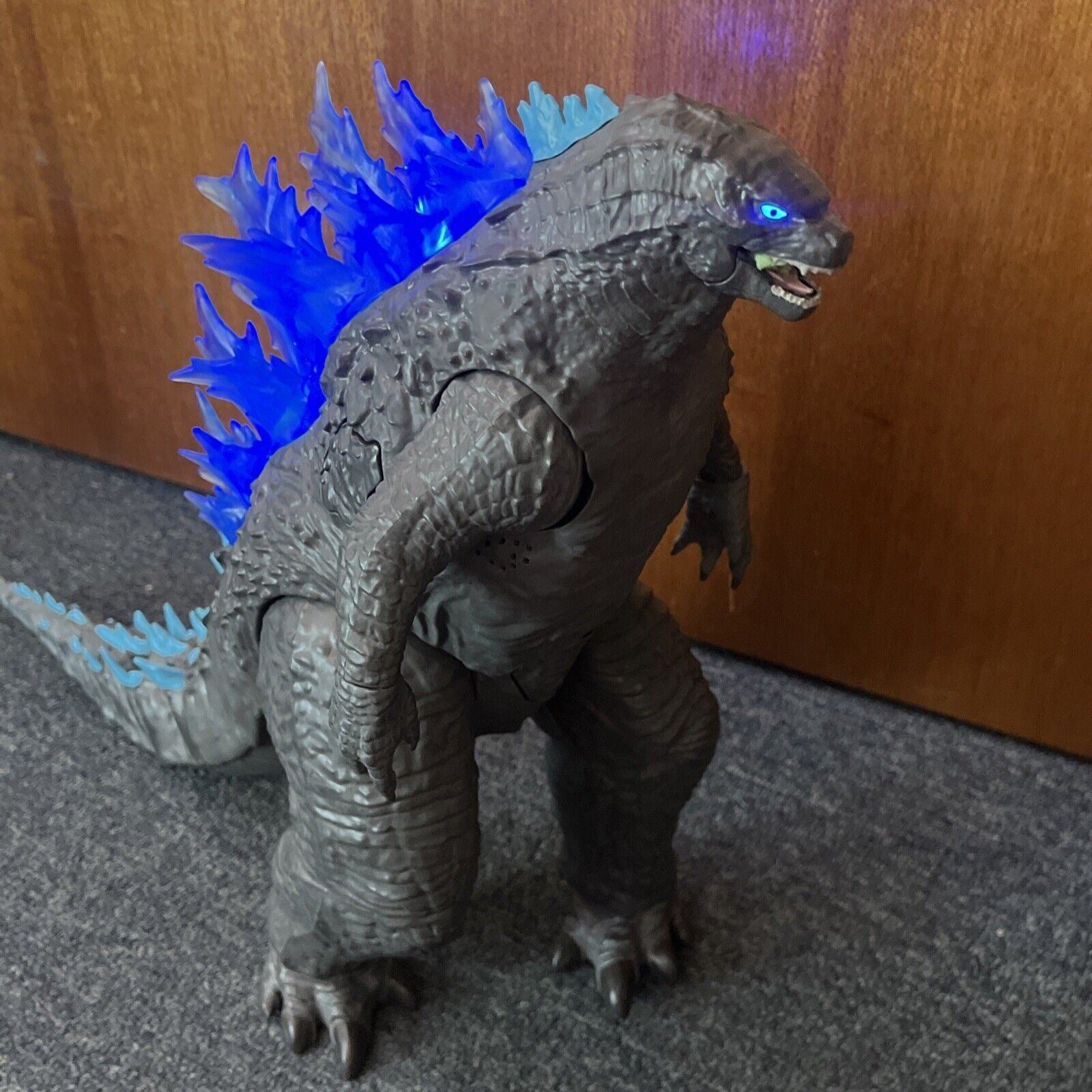 Godzilla 13" Tall Action Figure Sound & Lights 2020 Legendary & WEBI ...