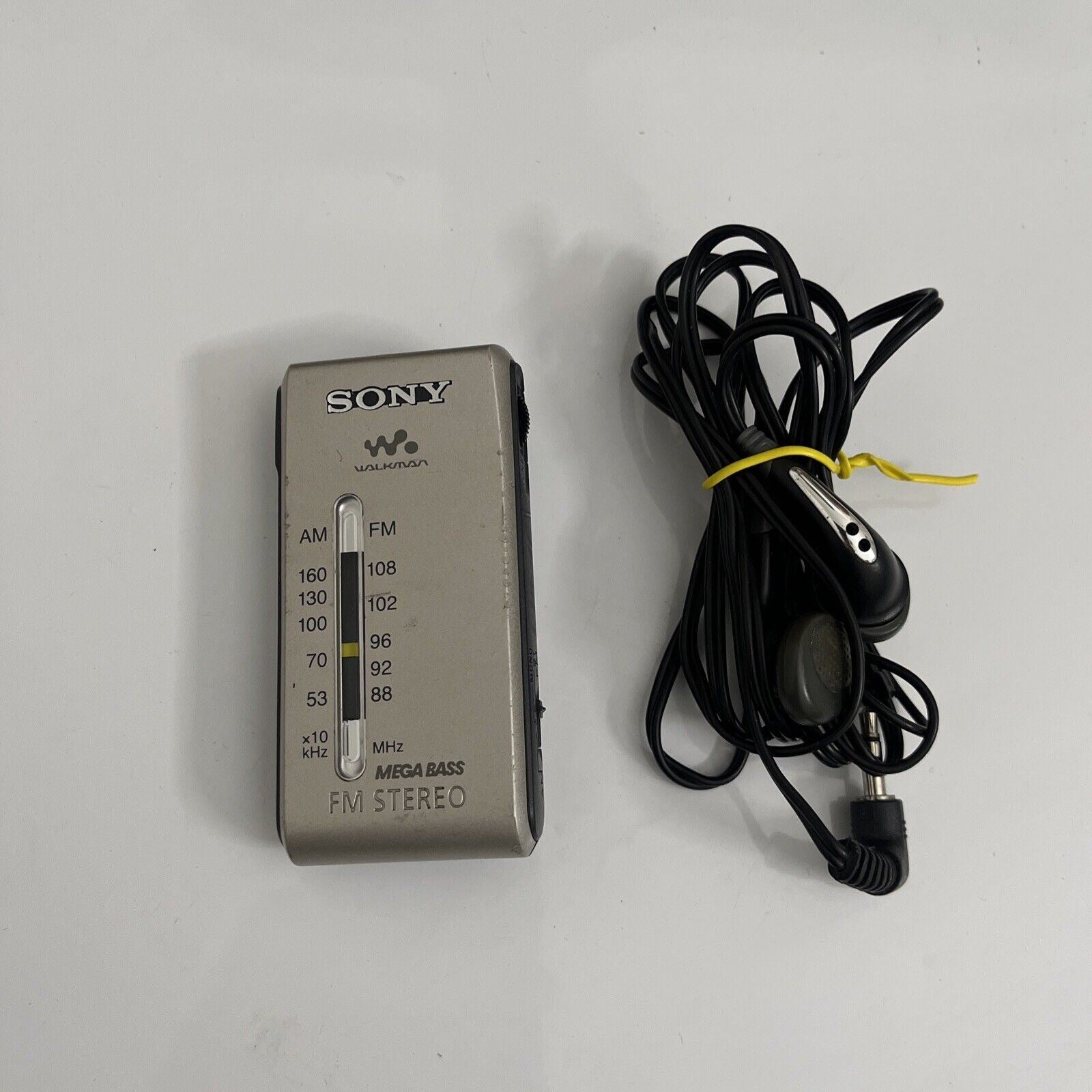 Vintage Sony Walkman Model SRF-S84 Pocket Portable AM/FM Stereo Radio ...