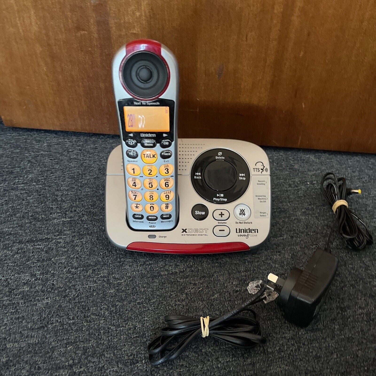 Uniden Loud & Clear SSE25 Cordless Telephone Answering Machine – Retro Unit