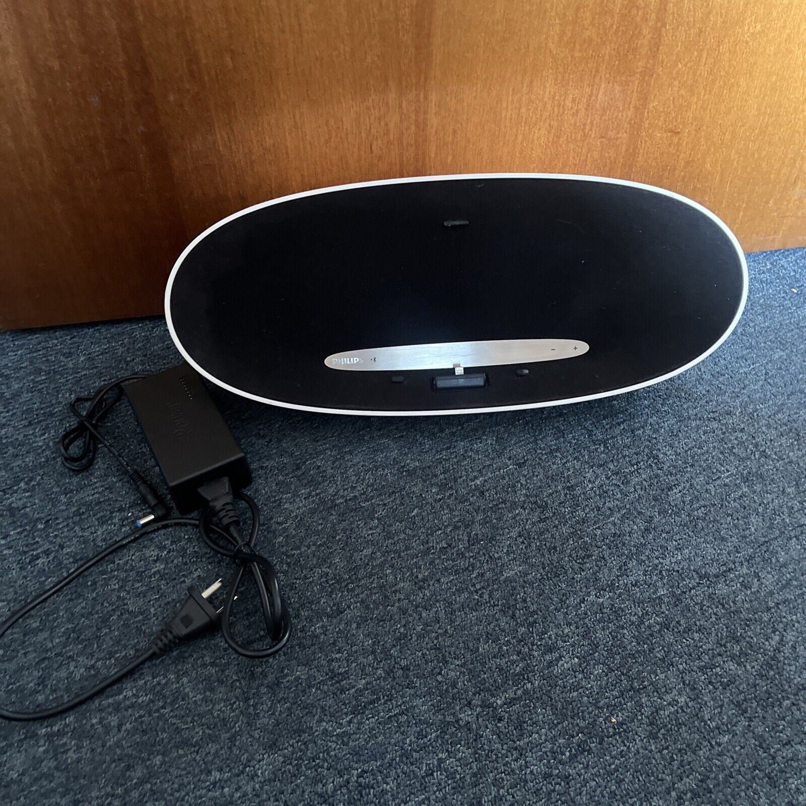 Philips DS8300/10 Bluetooth Docking Speaker Station for iPhone Lightni ...