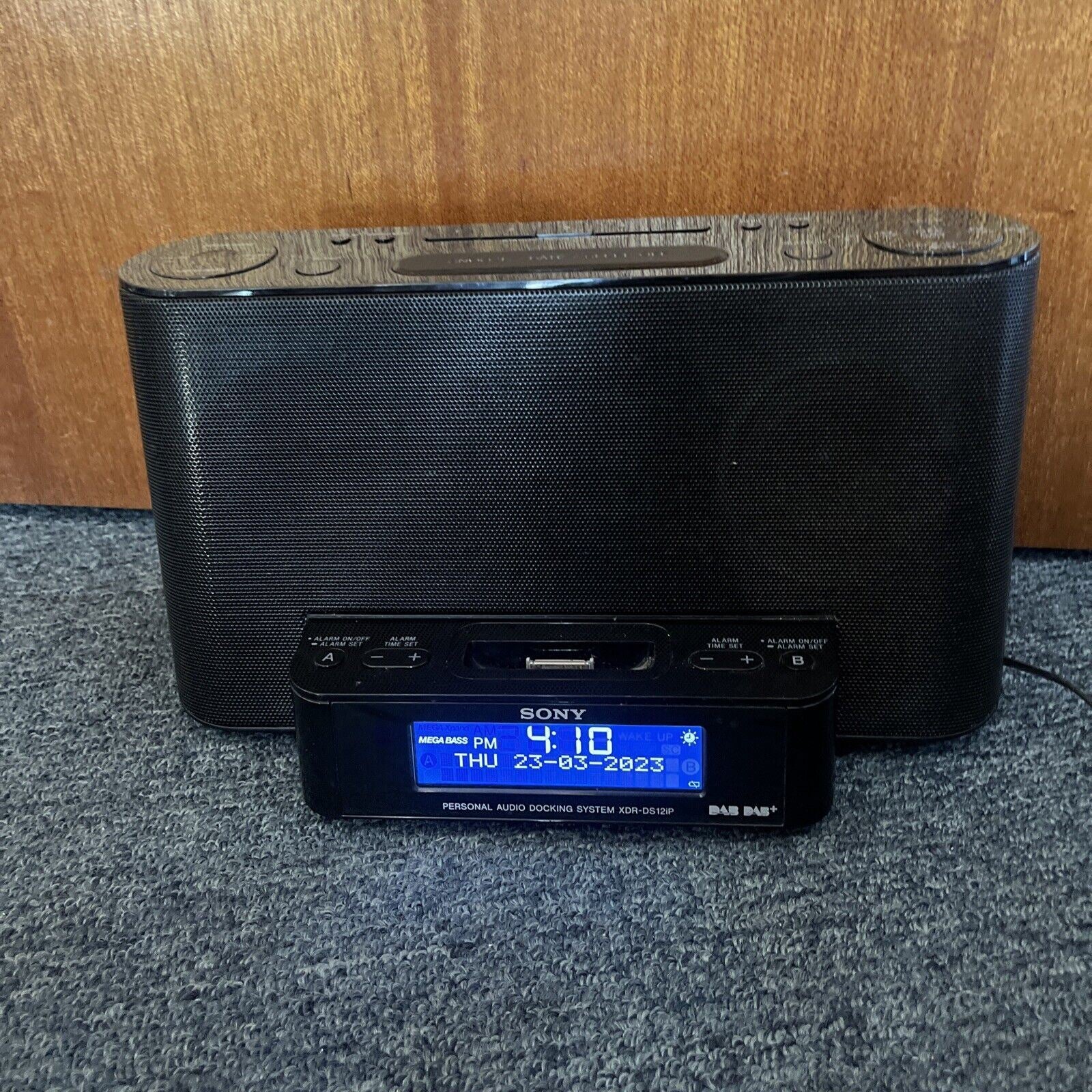 Sony DAB+ Digital Radio Clock FM Radio Audio Dock XDR-DS12iP 30-Pin iP ...