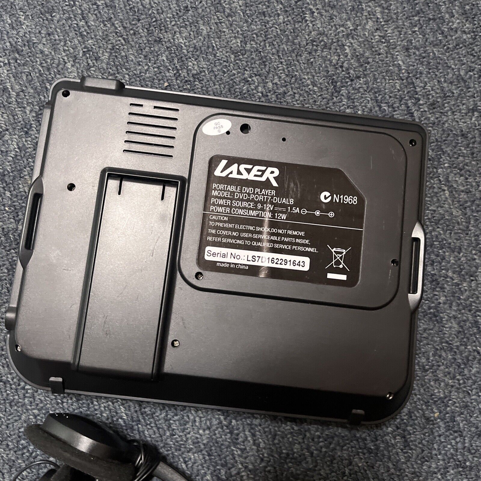 LASER 7" Portable DVD Player Dual Screen Plays All Regions DVD DVD-POR ...