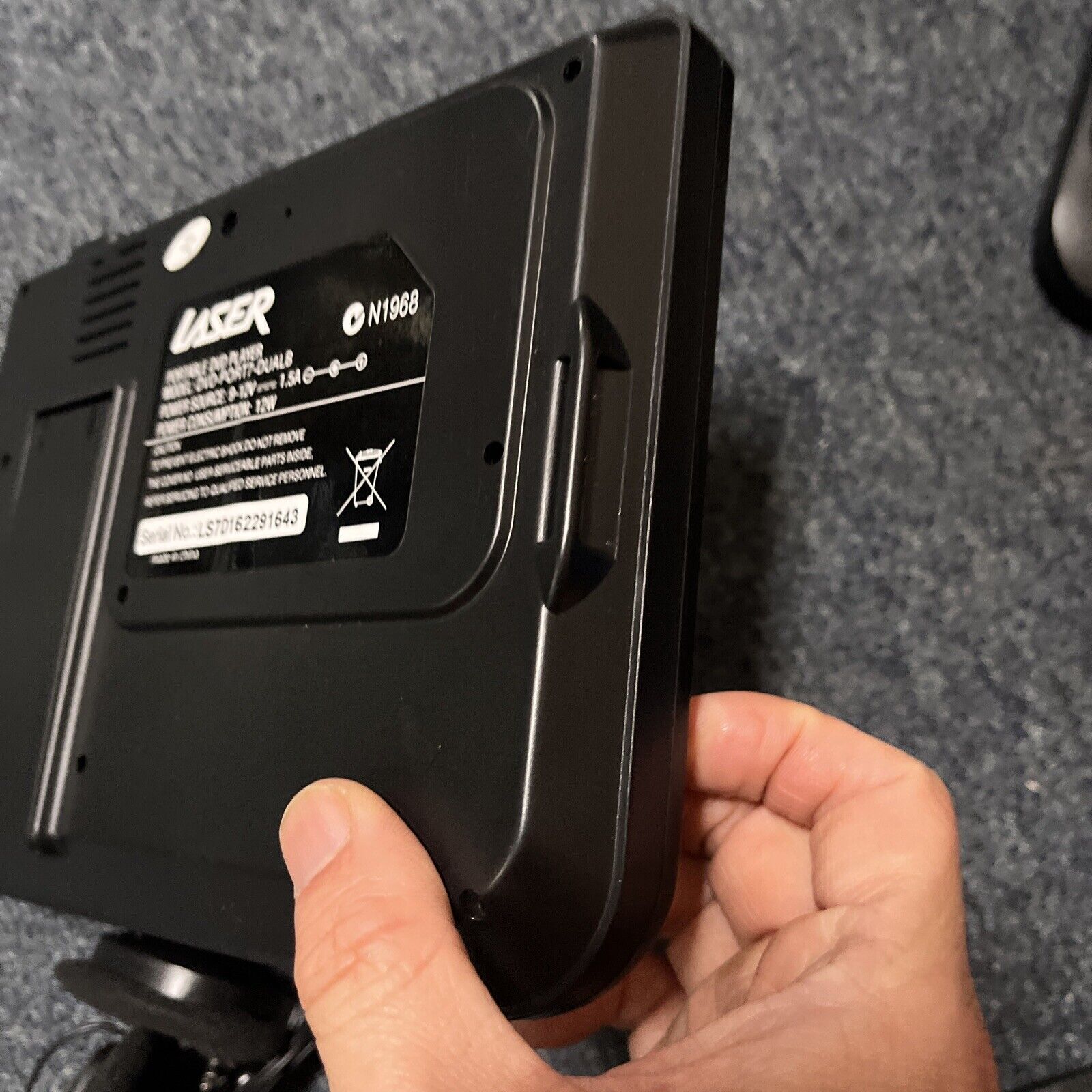 LASER 7" Portable DVD Player Dual Screen Plays All Regions DVD DVD-POR ...