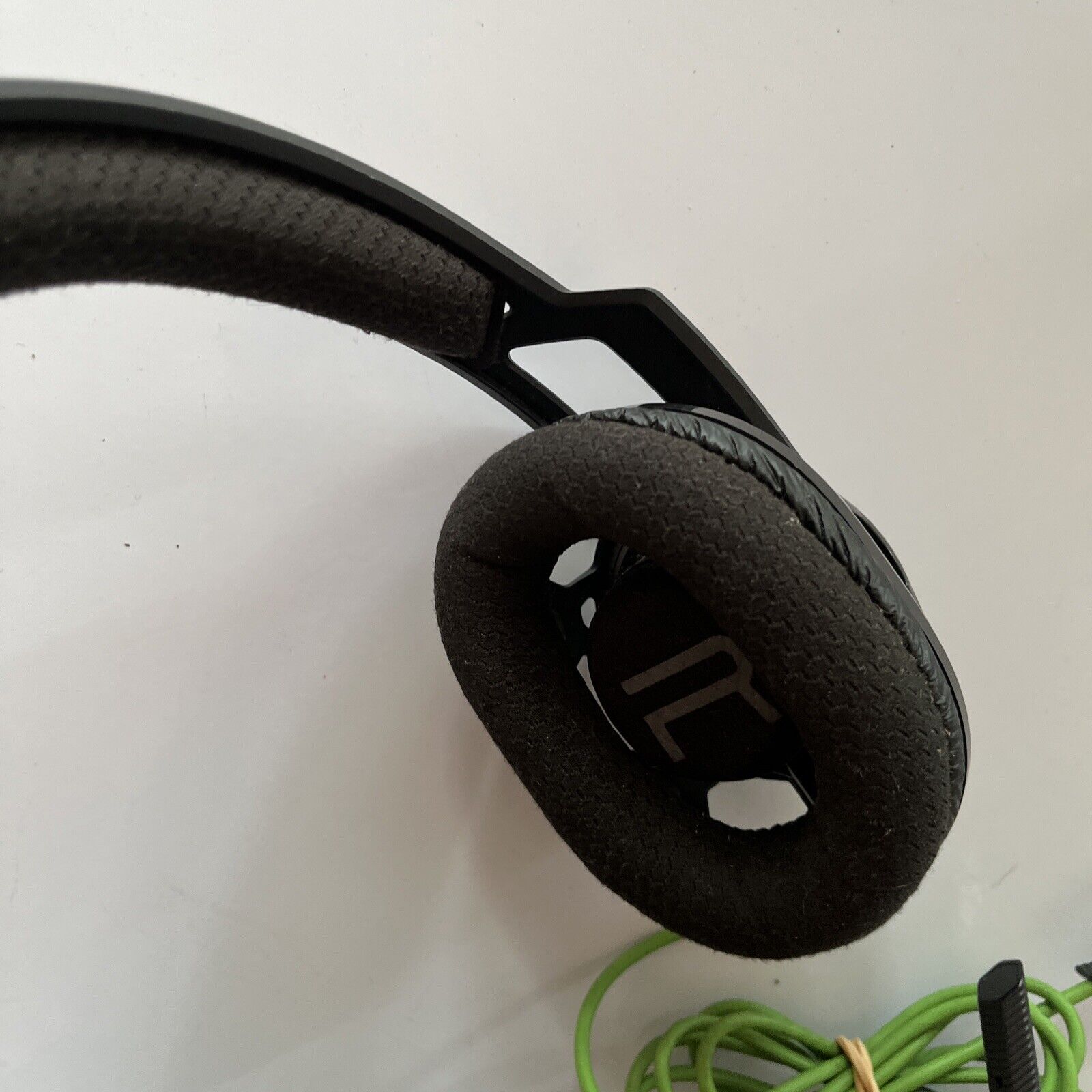 Plantronics Rig 400 Gaming Wired Headphones – Retro Unit