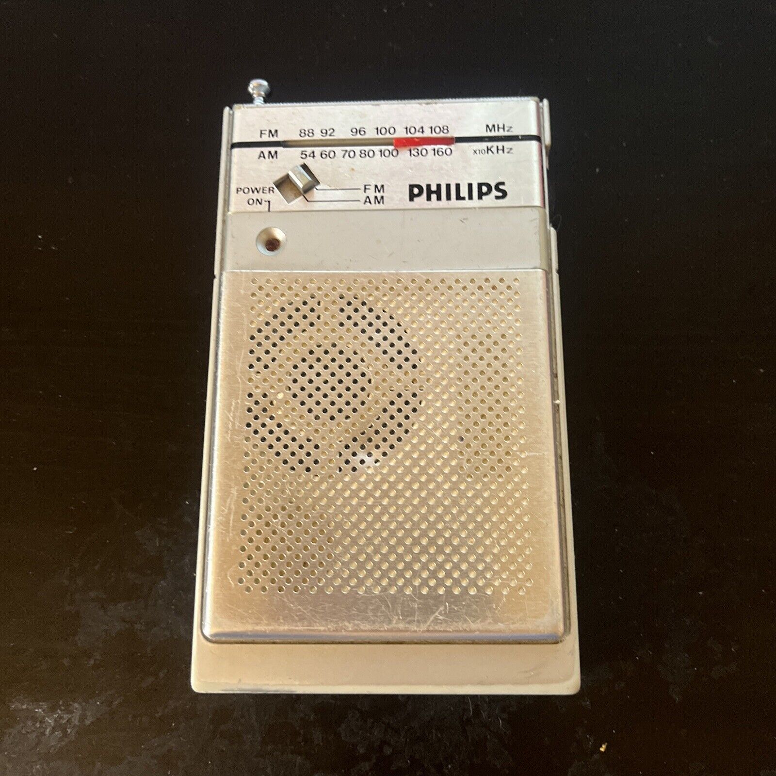 Vintage Philips FM/AM Portable Pocket Radio 1008890 – Retro Unit