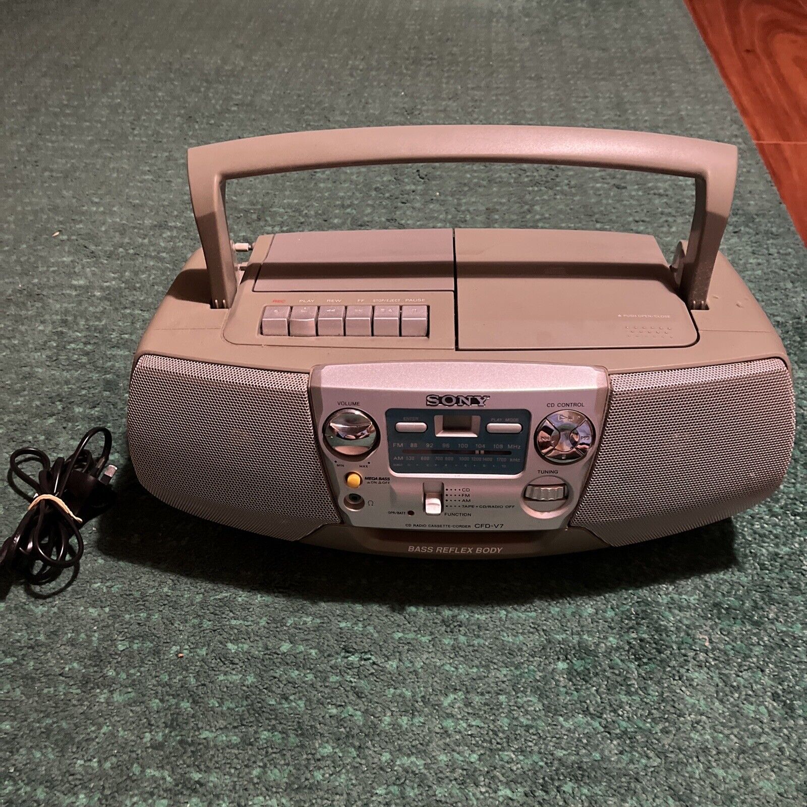 Sony CD Tape AM/FM Radio Cassette Recorder Boombox CFD-V7 – Retro Unit