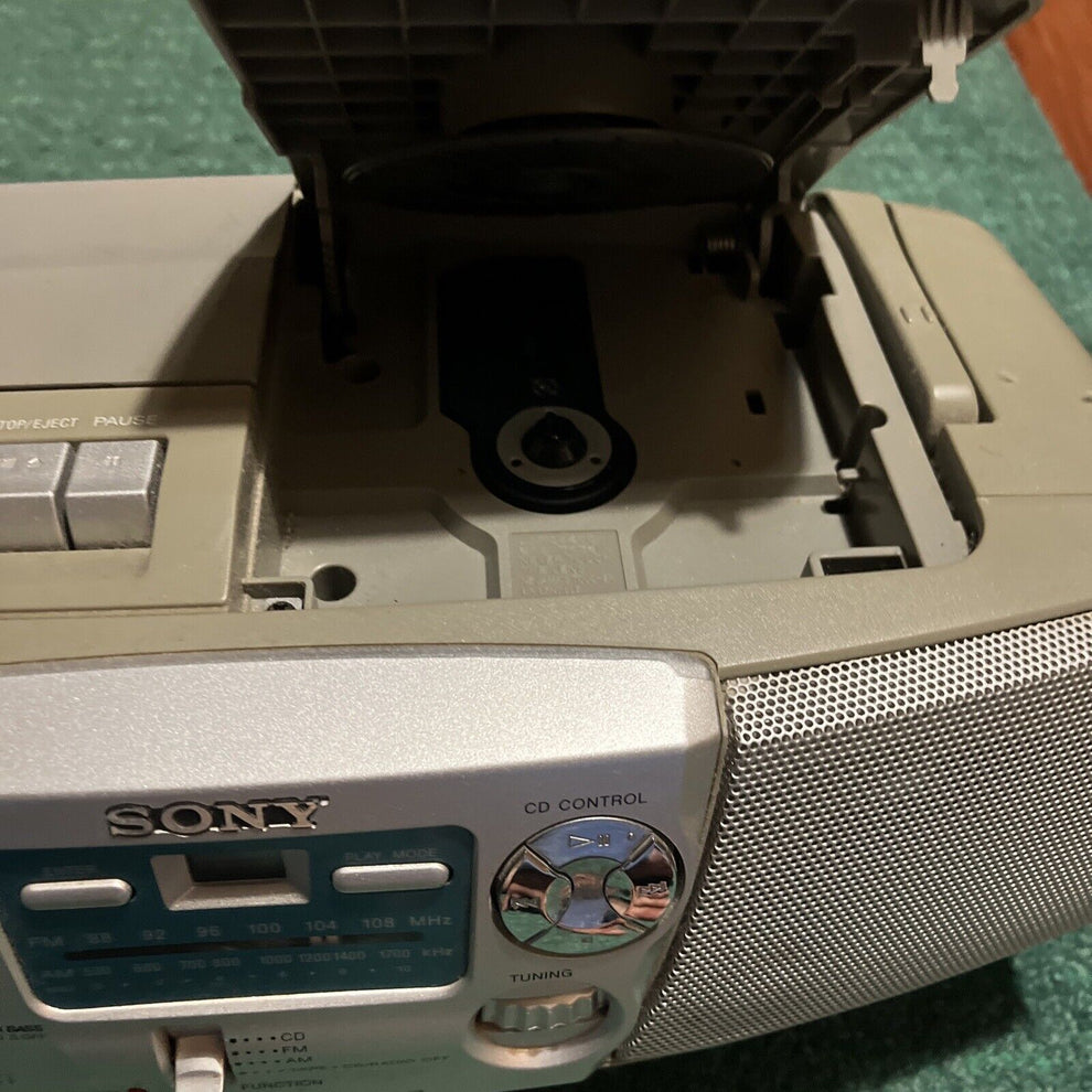 Sony CD Tape AM/FM Radio Cassette Recorder Boombox CFD-V7 – Retro Unit