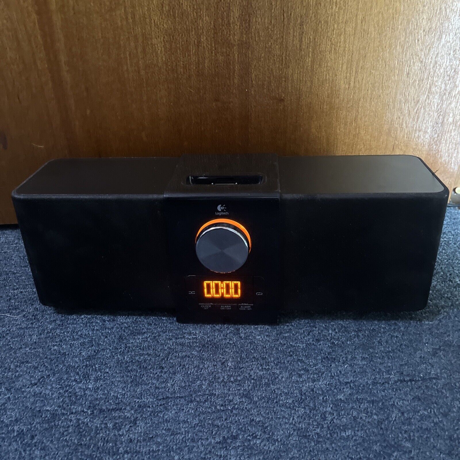 Logitech Pure-Fi Express S-00067 Alarm Clock iPod 30-Pin Dock – Retro Unit