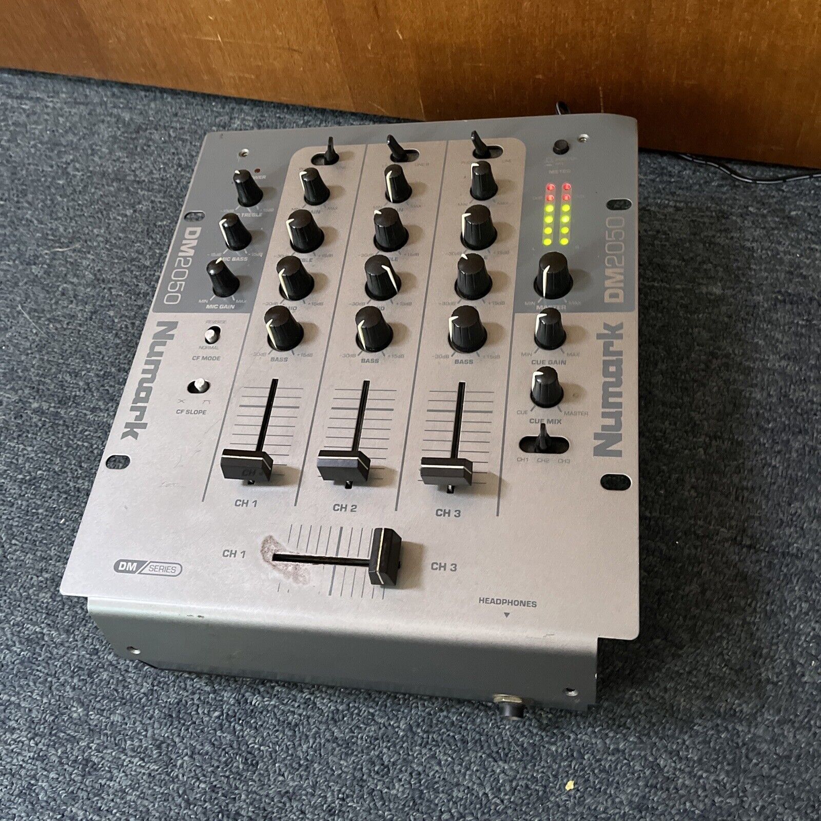 Numark DM2050 Channel Mixer - 3 Channels – Retro Unit