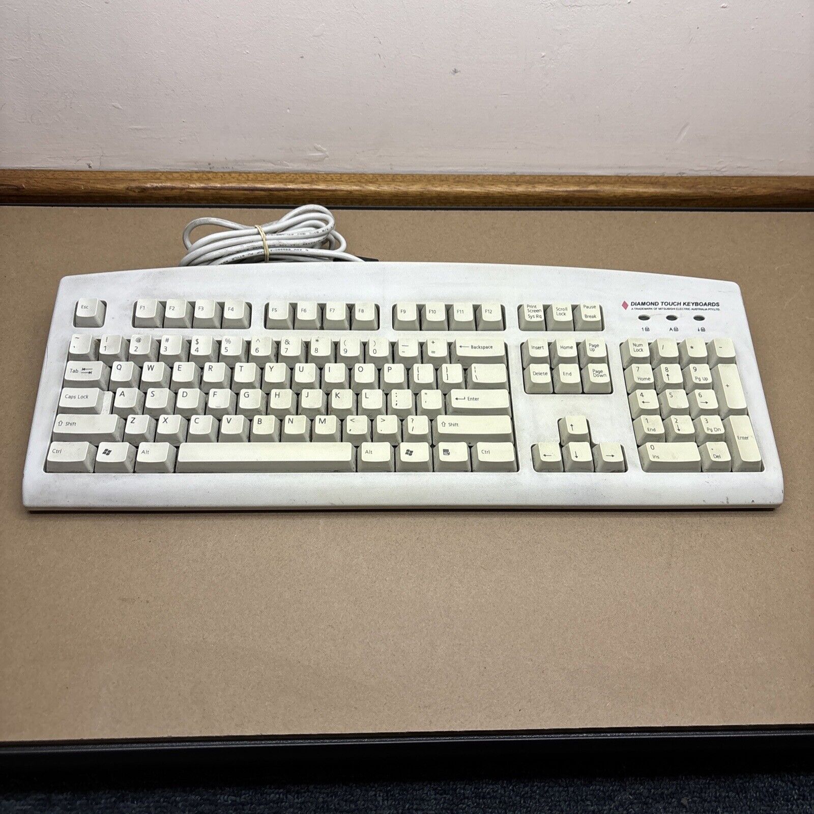 Mitsubishi Diamond Touch Keyboard USB 6511-BU – Retro Unit