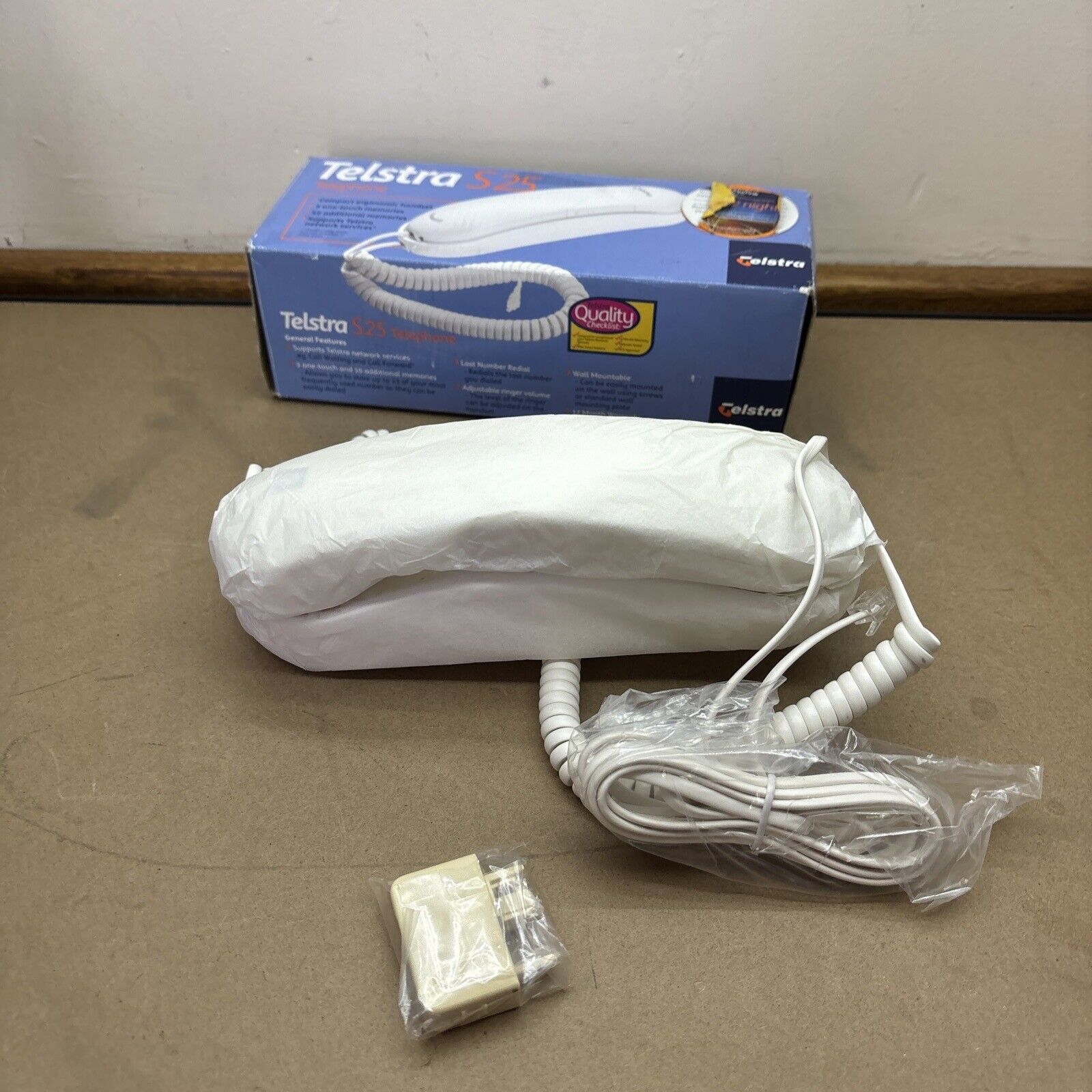 Telstra S25 Wired Corded Telephone NBN Compatible *Never Used* – Retro Unit