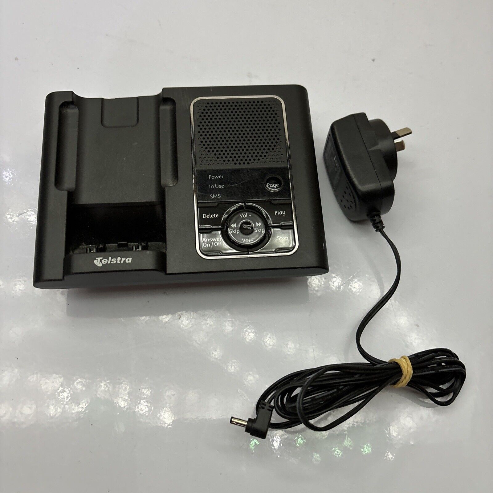 Telstra Slim 8450 Handset Charger & Answering Machine *No Handset ...