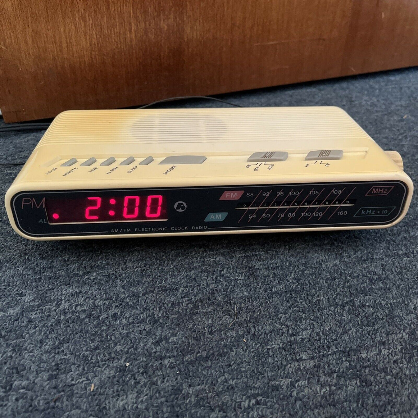 Vintage Audiosonic AM/FM Clock Radio – Retro Unit