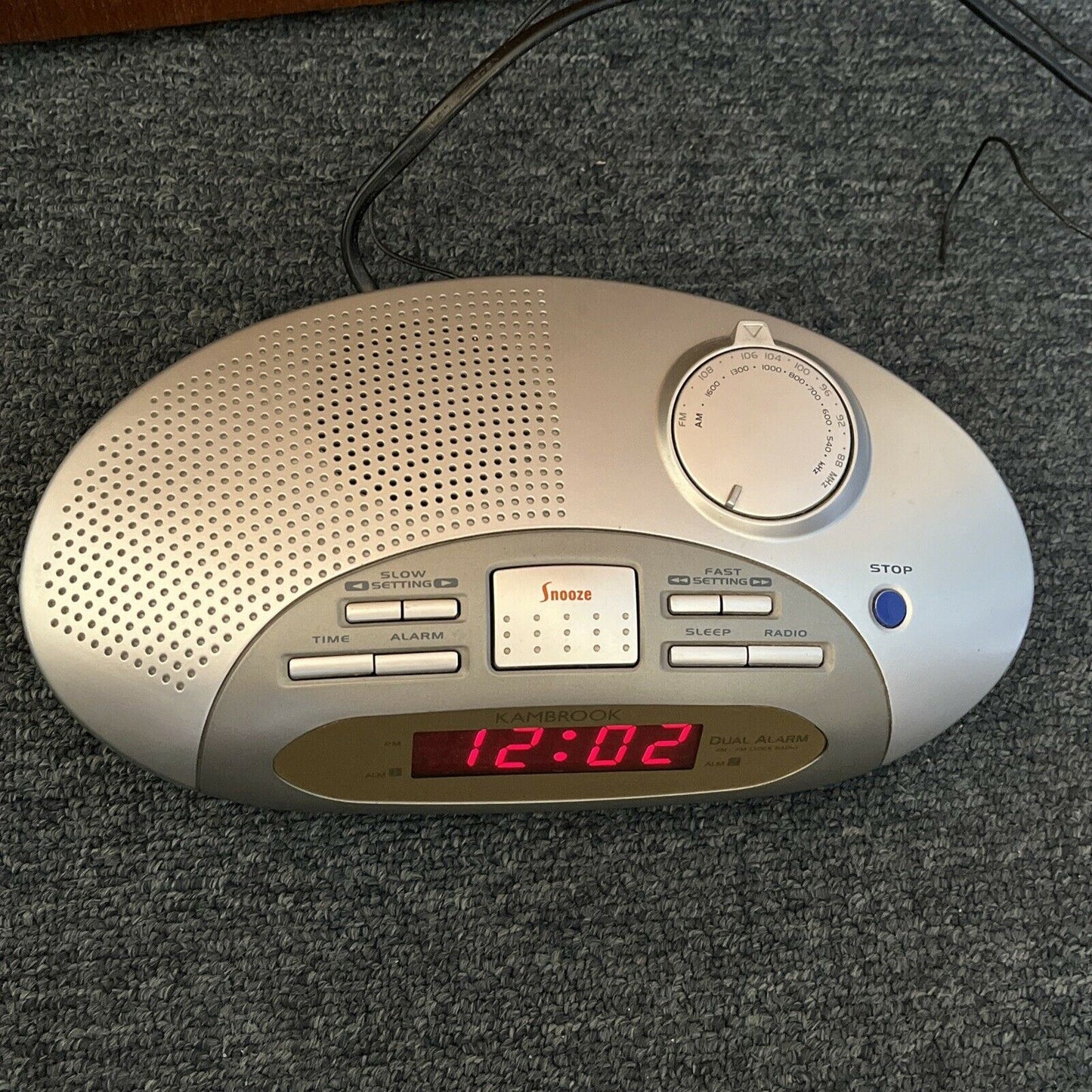 Kambrook KCR40 Alarm Clock Radio – Retro Unit