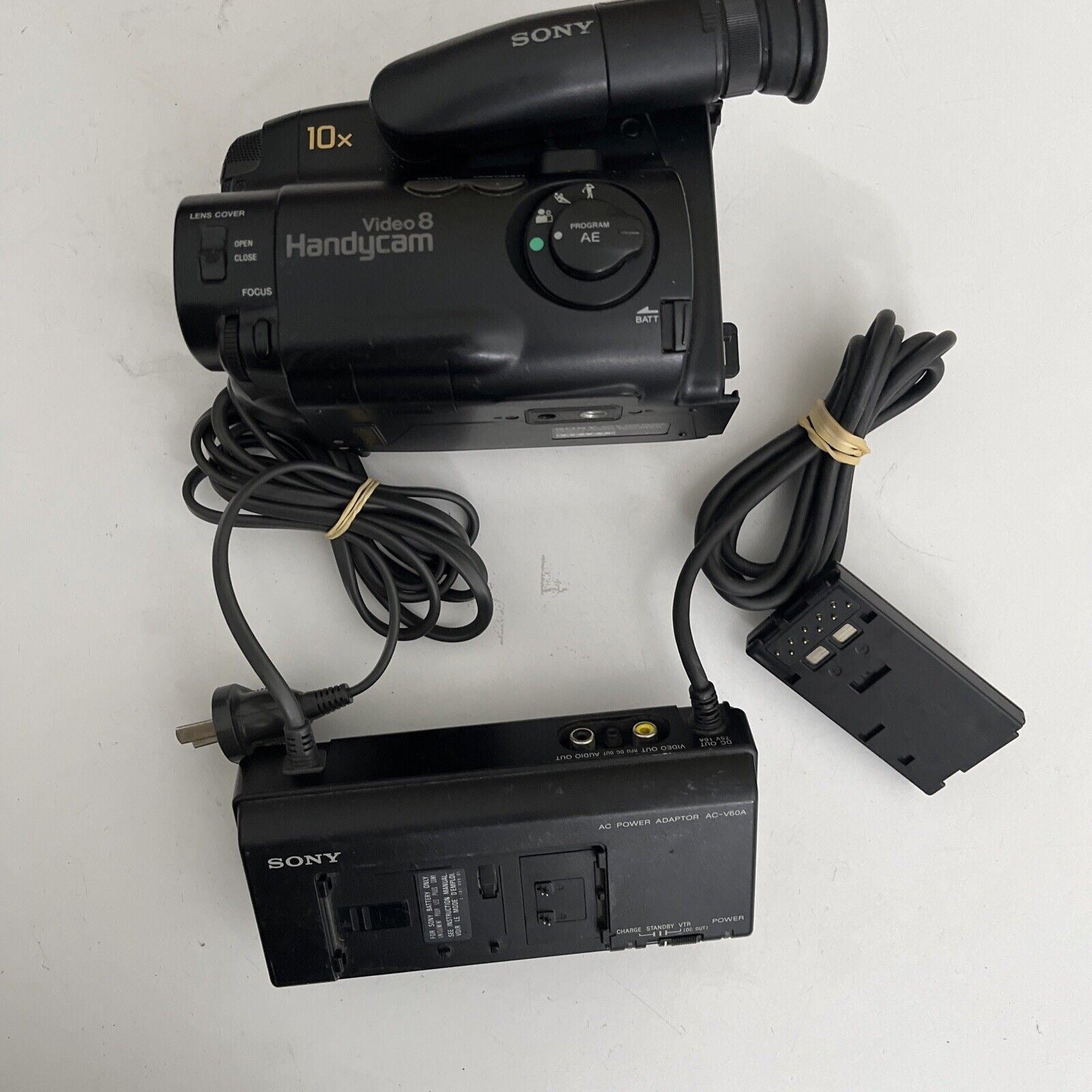 Sony Handycam Video8 CCD-TR2020E Video Camera Recorder *For Parts Or R ...