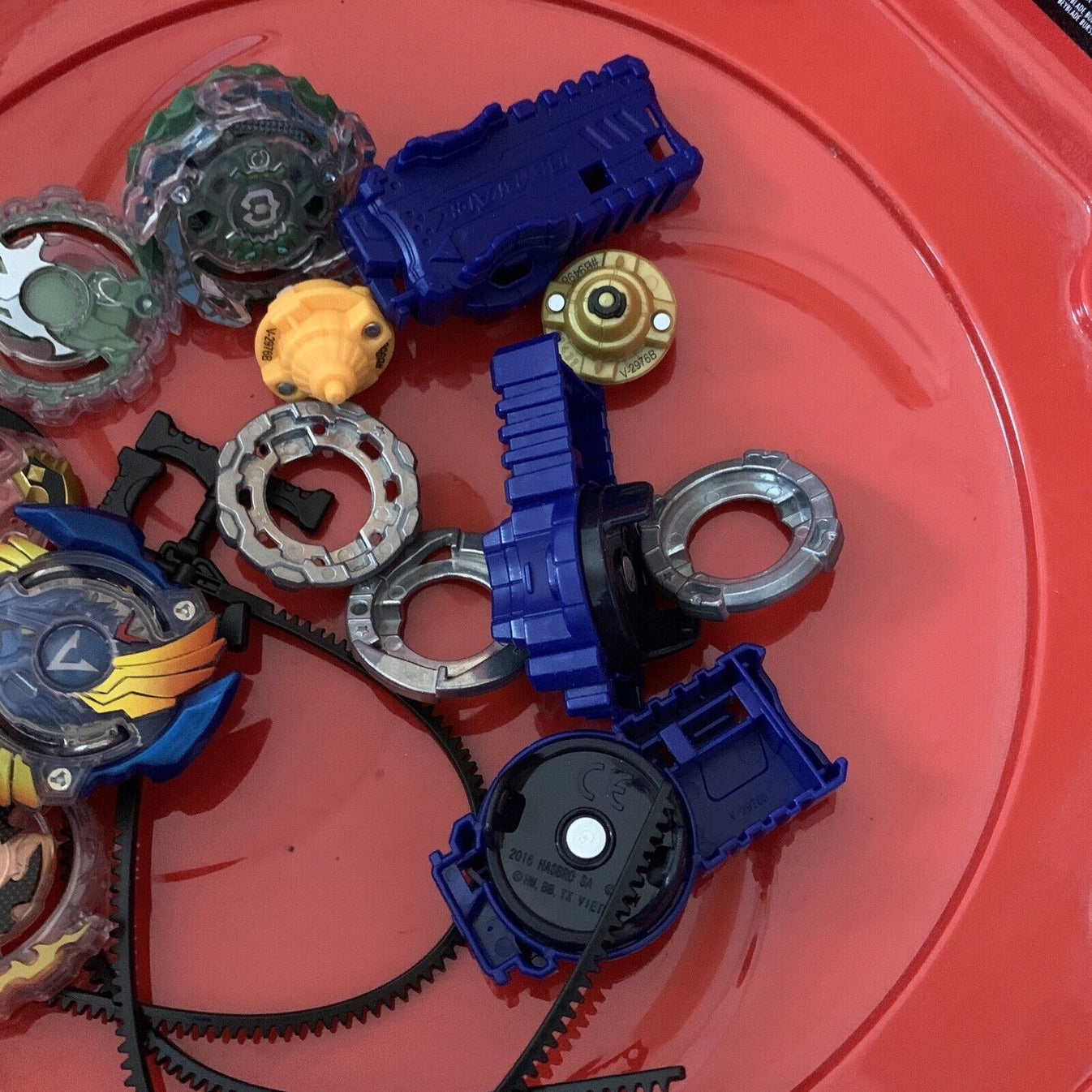 Beyblade Burst Chaos Core Arena BeyStadium + 4 Beyblade Burst – Retro Unit