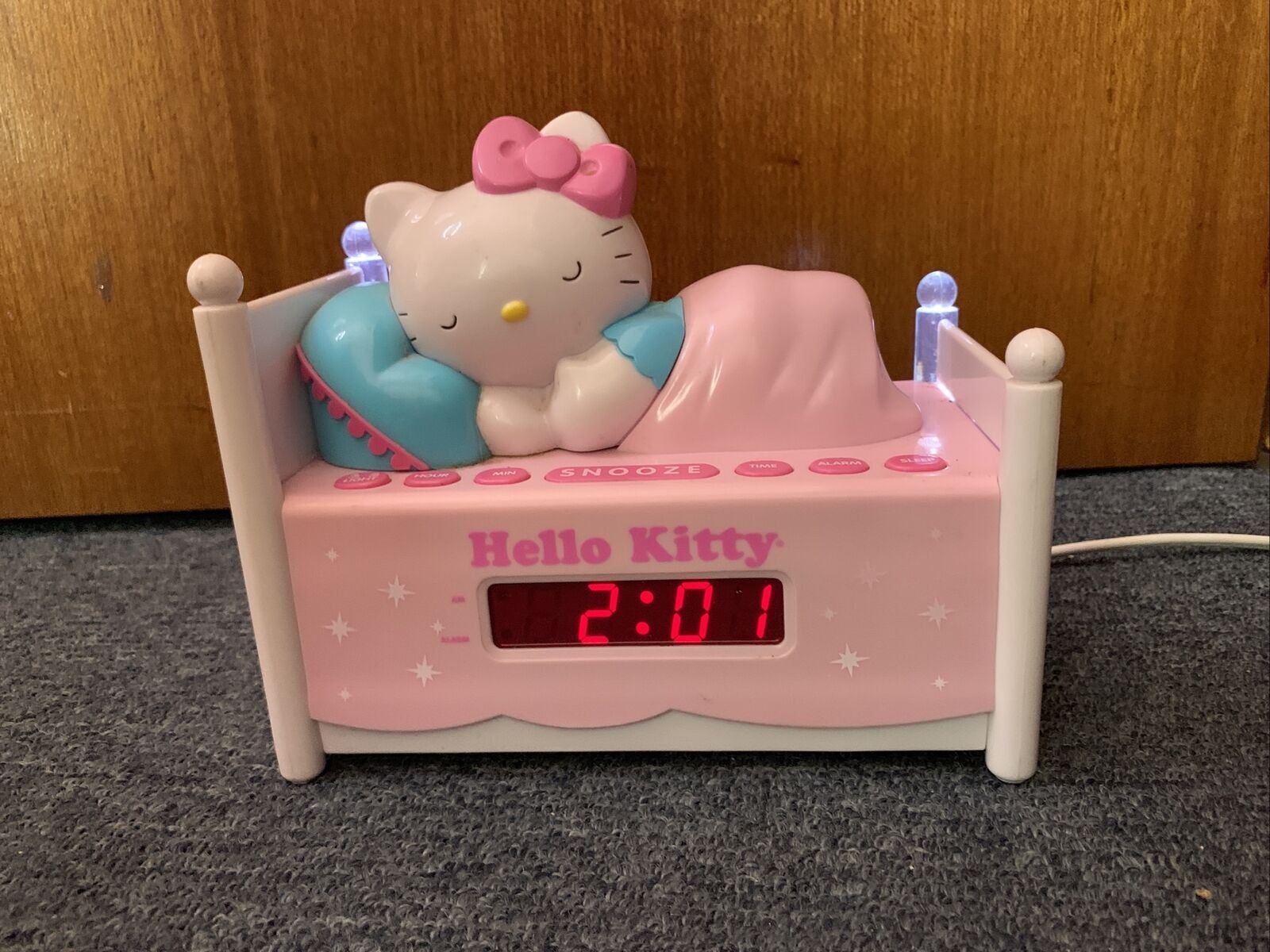 Official Hello Kitty Sleepy Kitty Alarm Clock Radio with Bed Post Nigh ...