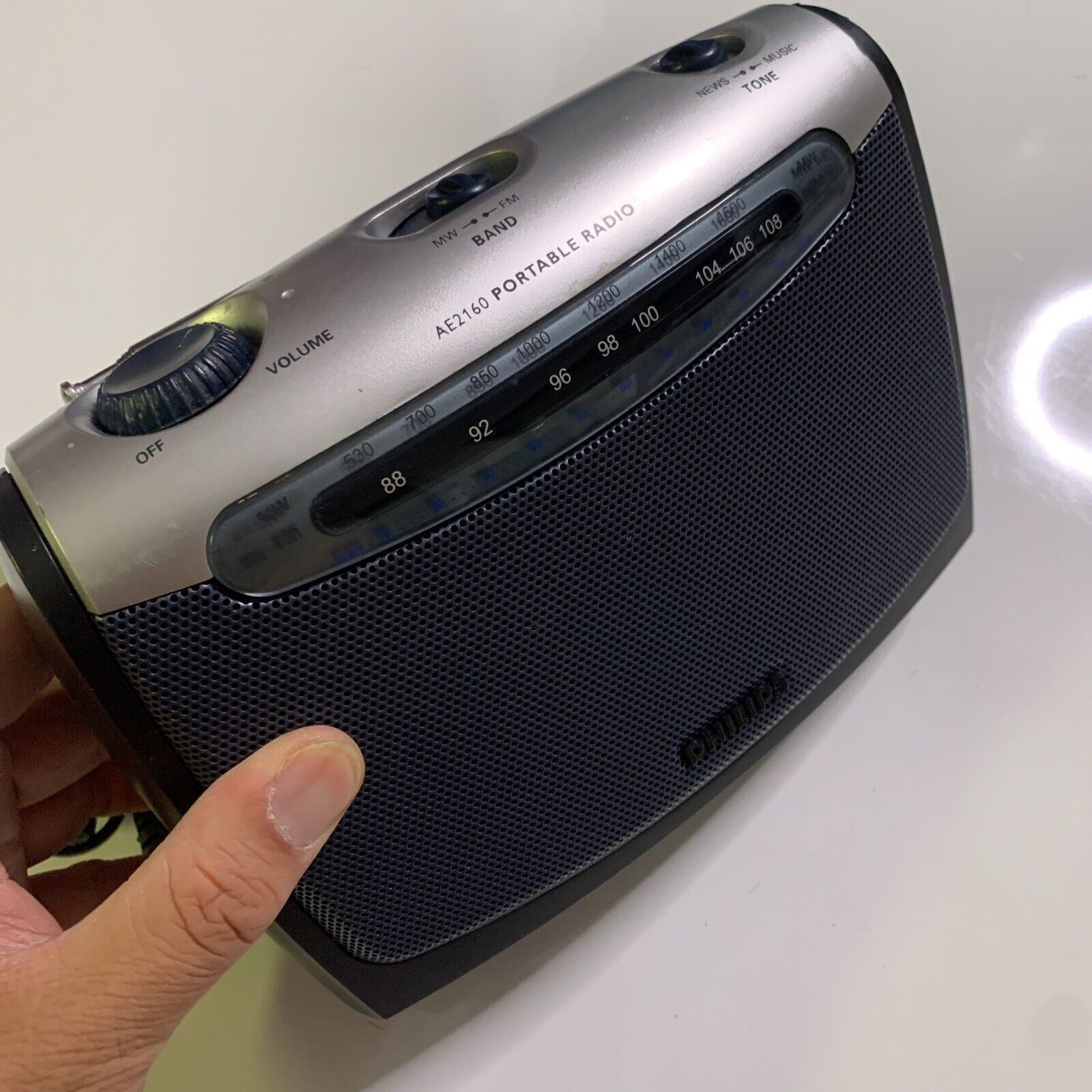 Philips AE2160 Portable AM/FM Radio – Retro Unit