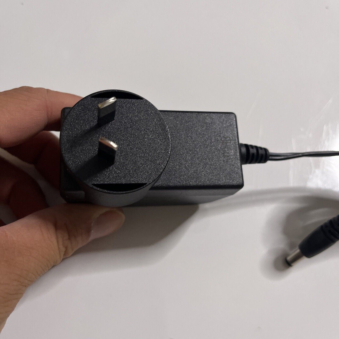 Dymo Switching Adapter DSA-18PFM-09 FAUb Power Supply 9V 2A – Retro Unit