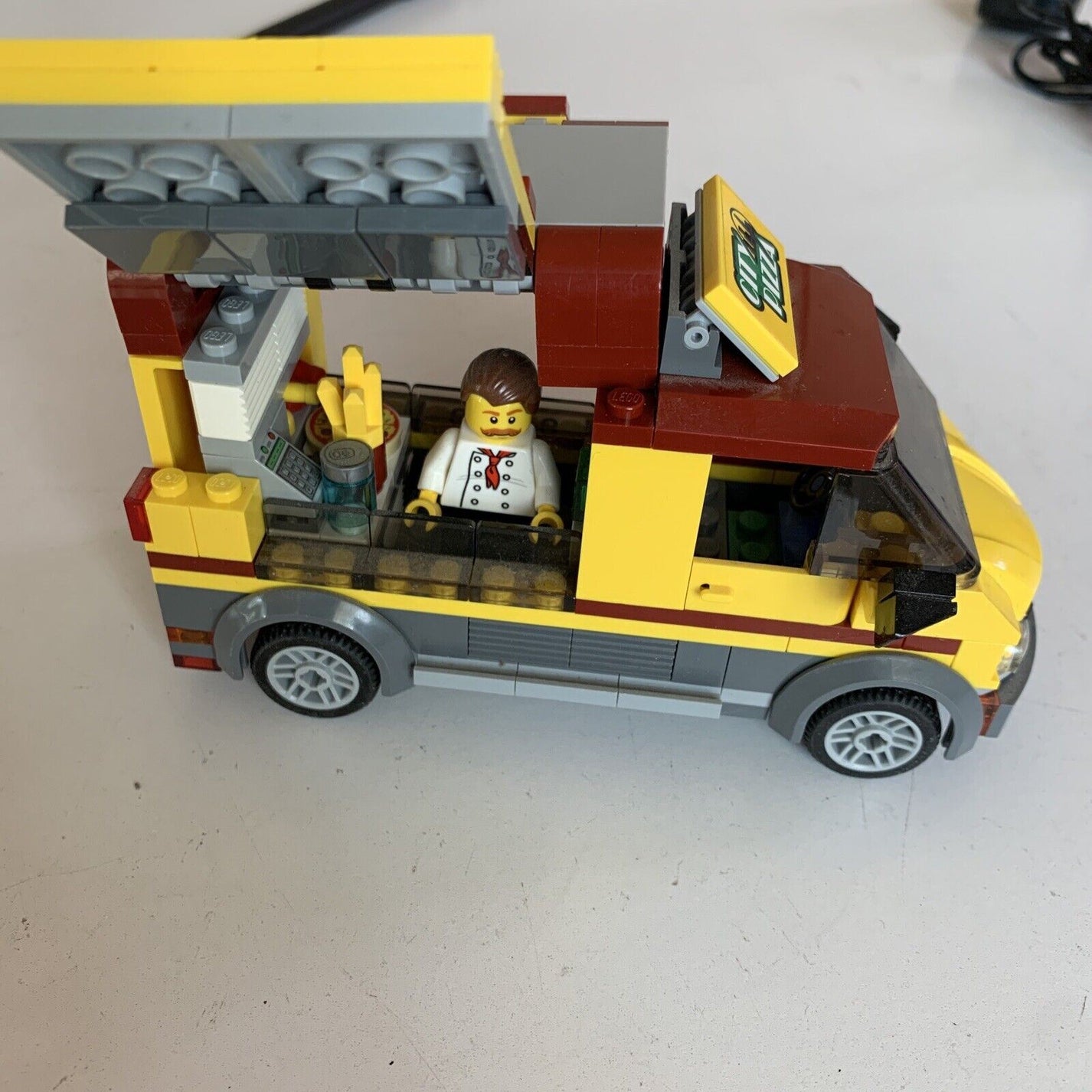 Lego City Plaza Pizza Food Truck – Retro Unit