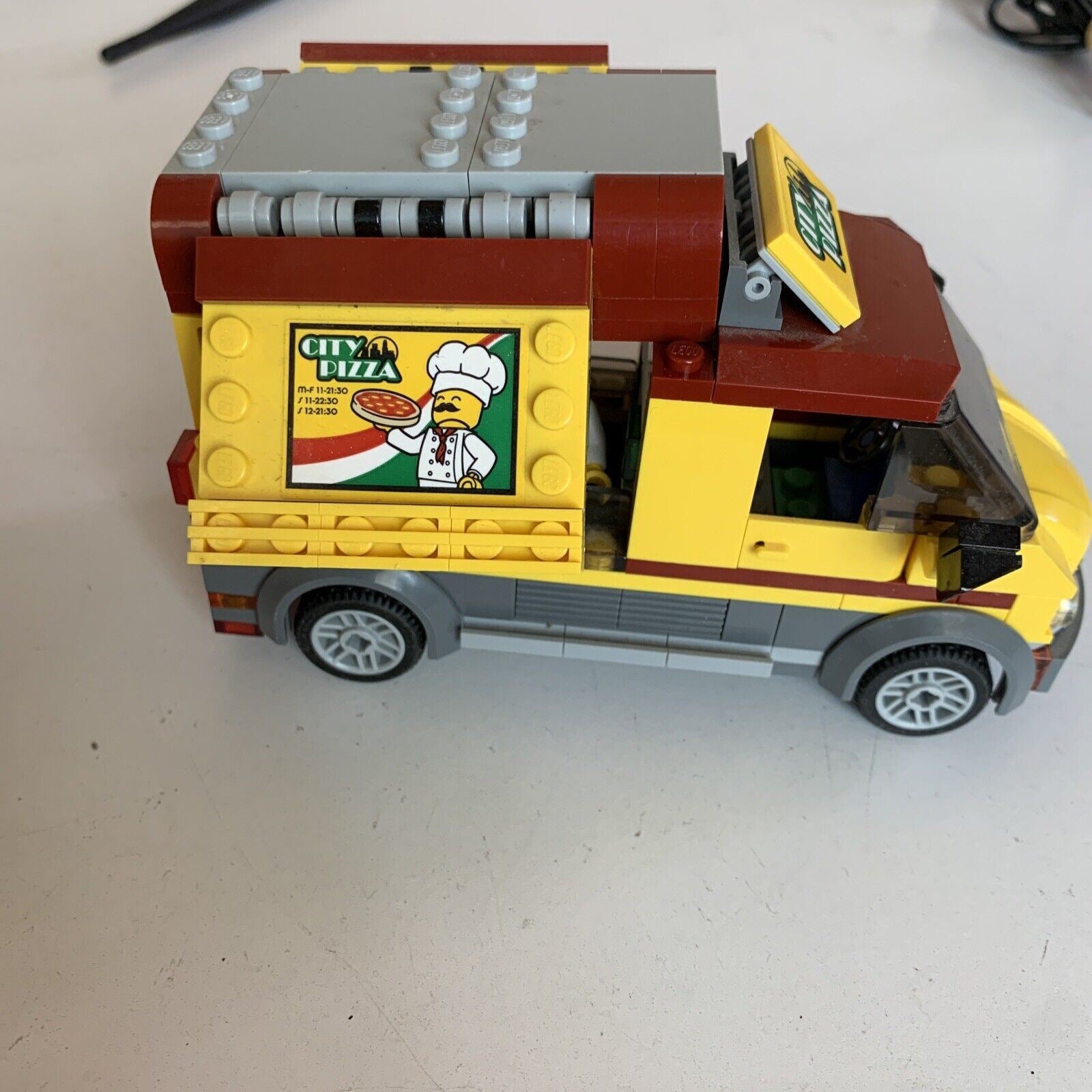 Lego City Plaza Pizza Food Truck – Retro Unit