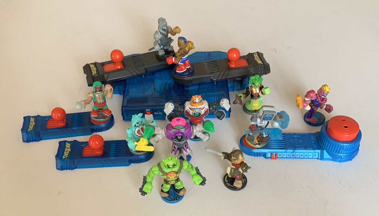 11x Akedo Ultimate Arcade Warriors Figures 3 Controllers and Battle St ...