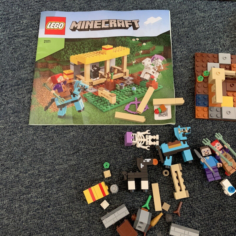 LEGO Minecraft: The Horse Stable (21171) – Retro Unit