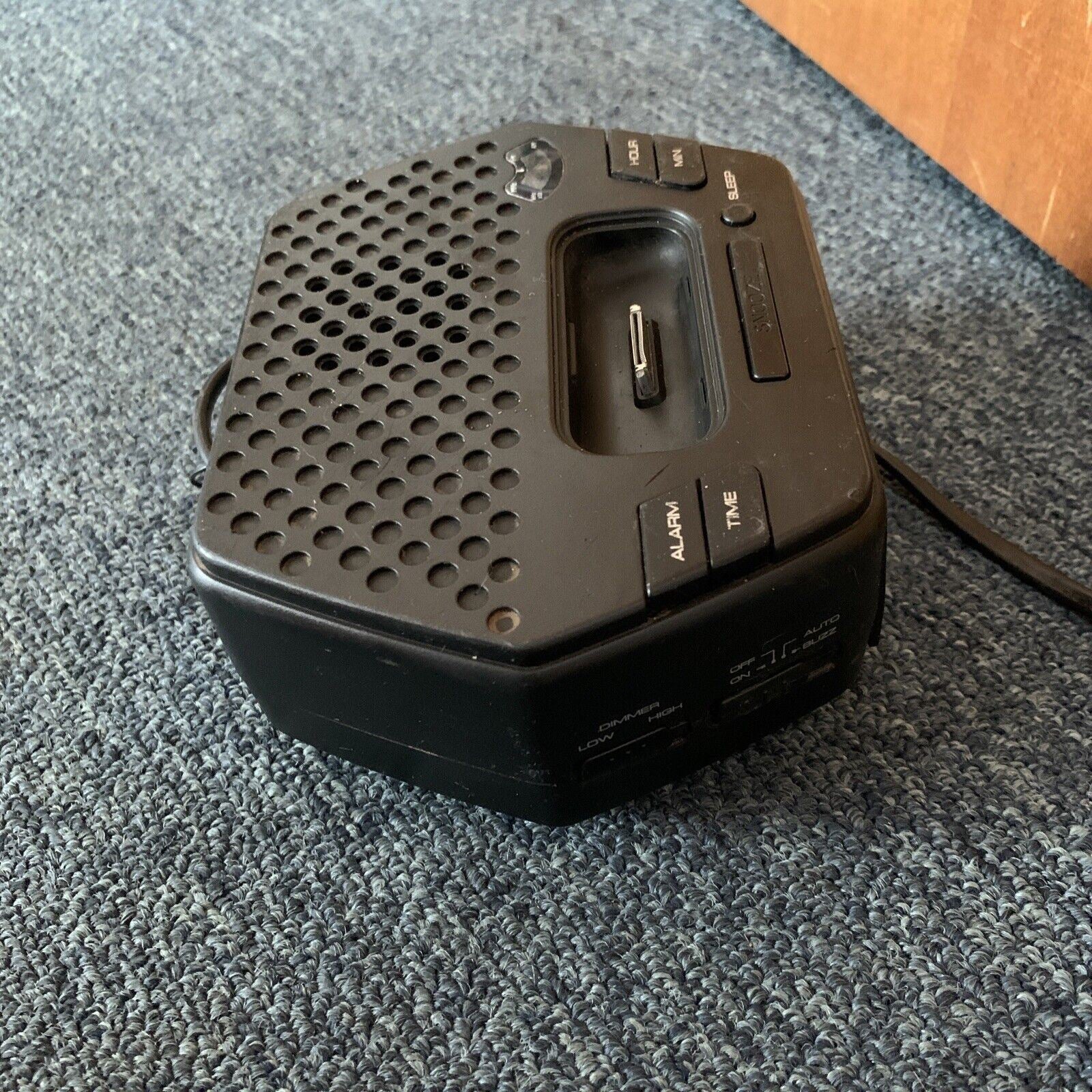 Sanyo DMP-P3 Alarm Clock Radio with 30-pin iPod Dock – Retro Unit