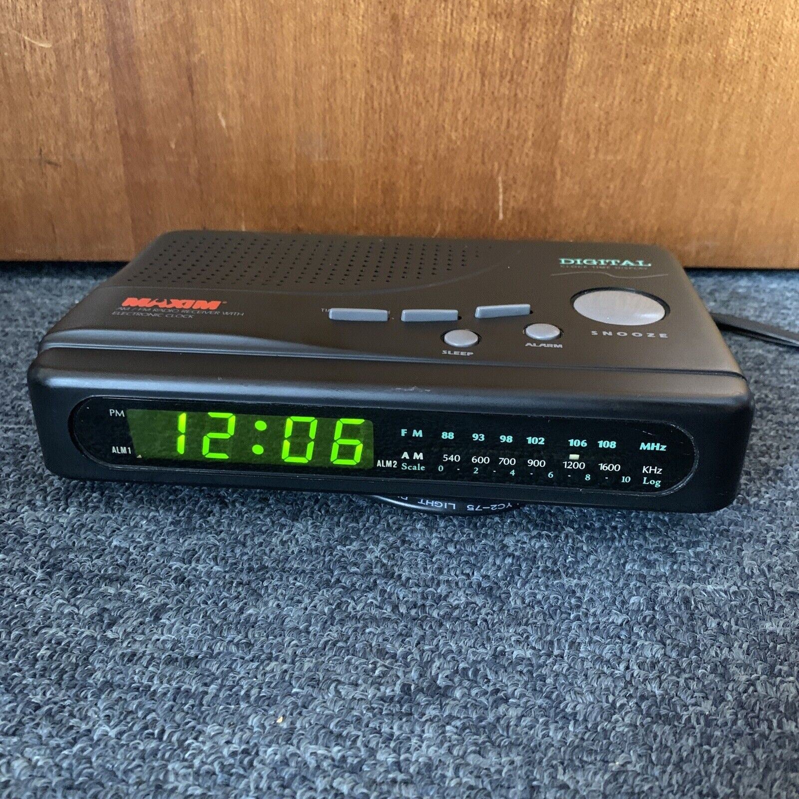 Maxim AM/FM Alarm Clock Radio 9019 – Retro Unit