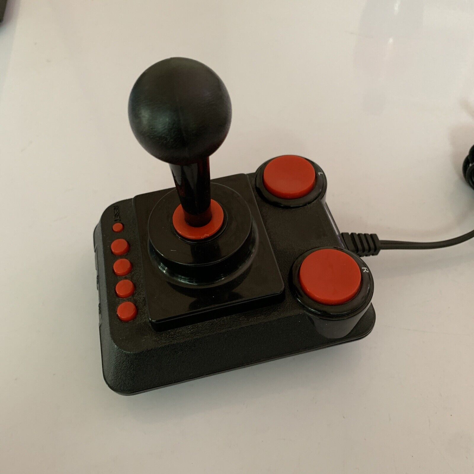 Commodore C-64 Plug & Play with 30 Commodore 64 Game Classics PAL ...
