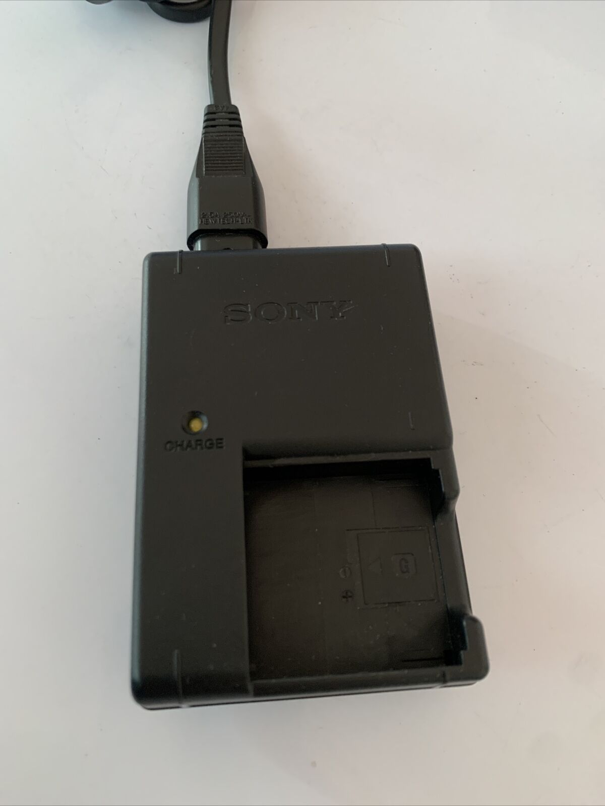 Genuine Sony BC-CSGC Camera Battery Charger for NP-FG1 NP-BG1 – Retro Unit