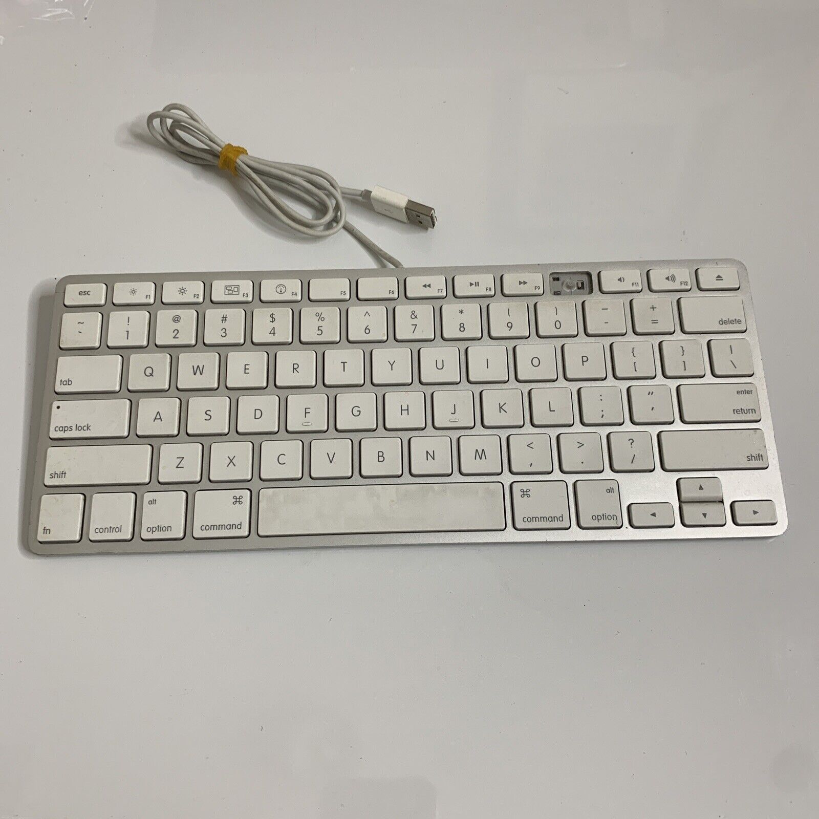 Apple Keyboard USB with 2x USB ports A1242 *missing f10 key in working ...