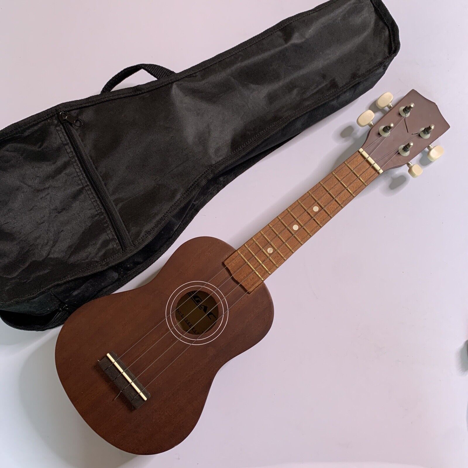 Legacy Ukulele Model Leukenat 4 String MD-07184-SG – Retro Unit