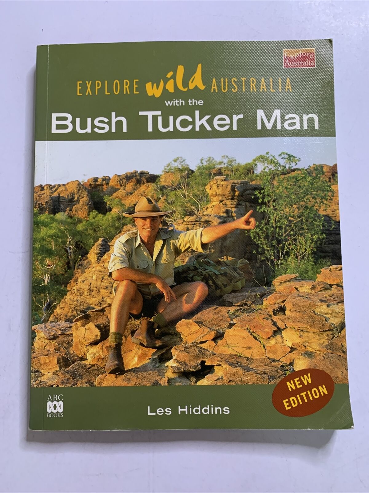 Explore Wild Australia with the Bush Tucker Man by Les Hiddins (Paperb ...