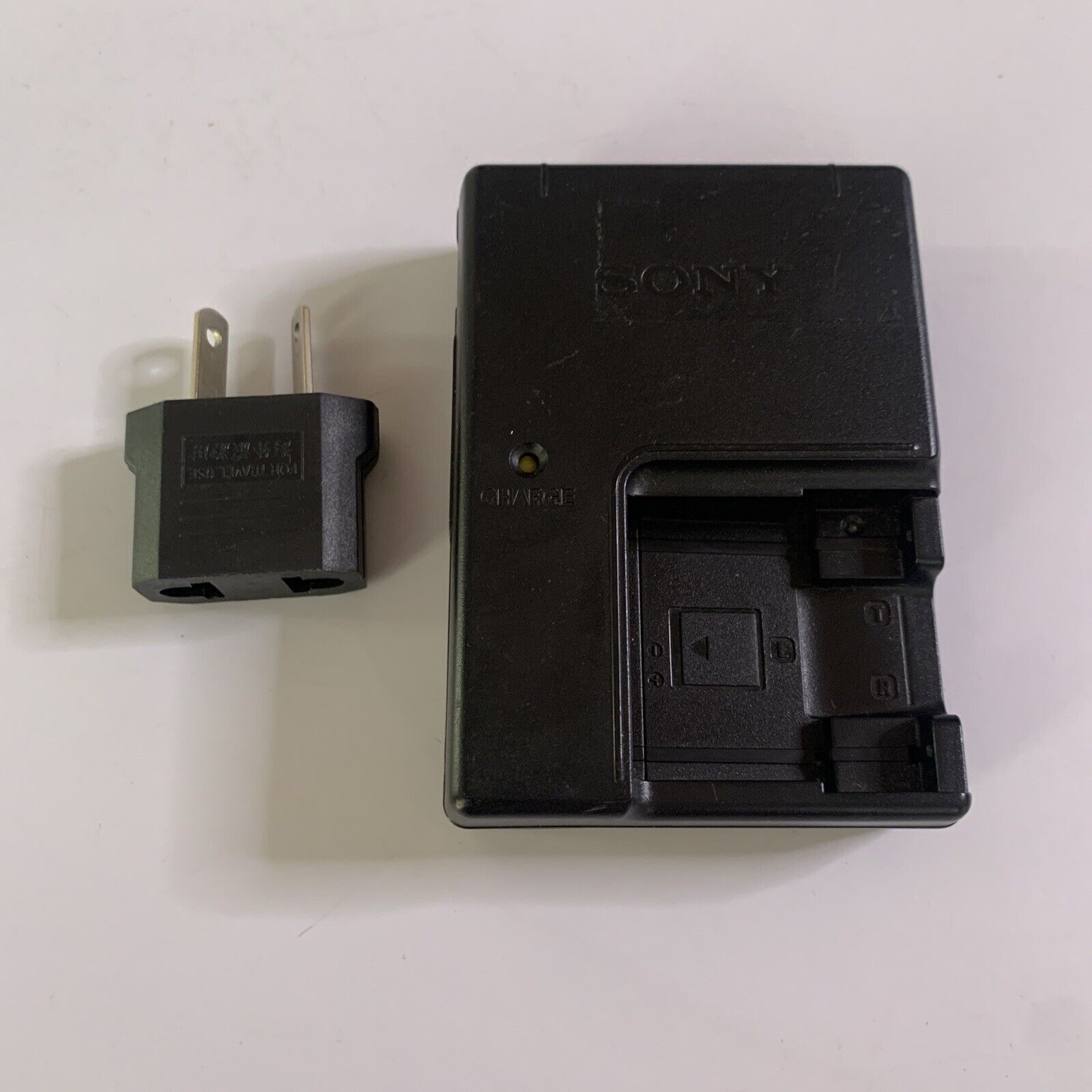 Genuine Sony BC-CS3 OEM Battery Charger for NP-FE1 NP-FR1 & NP-FT1 Cyb ...